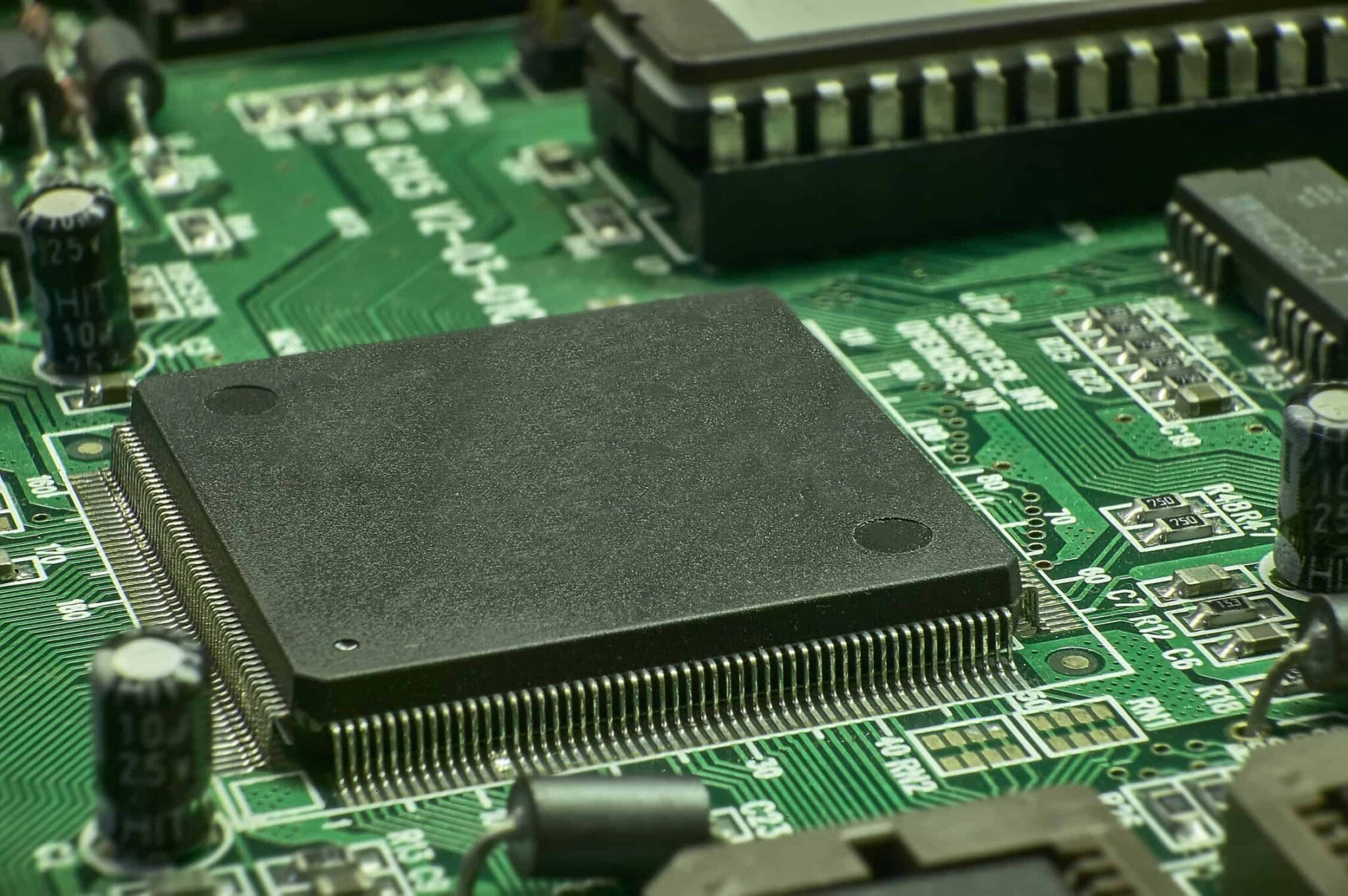 How Advanced Hardware Technologies Are Boosting Computing Efficiency ...